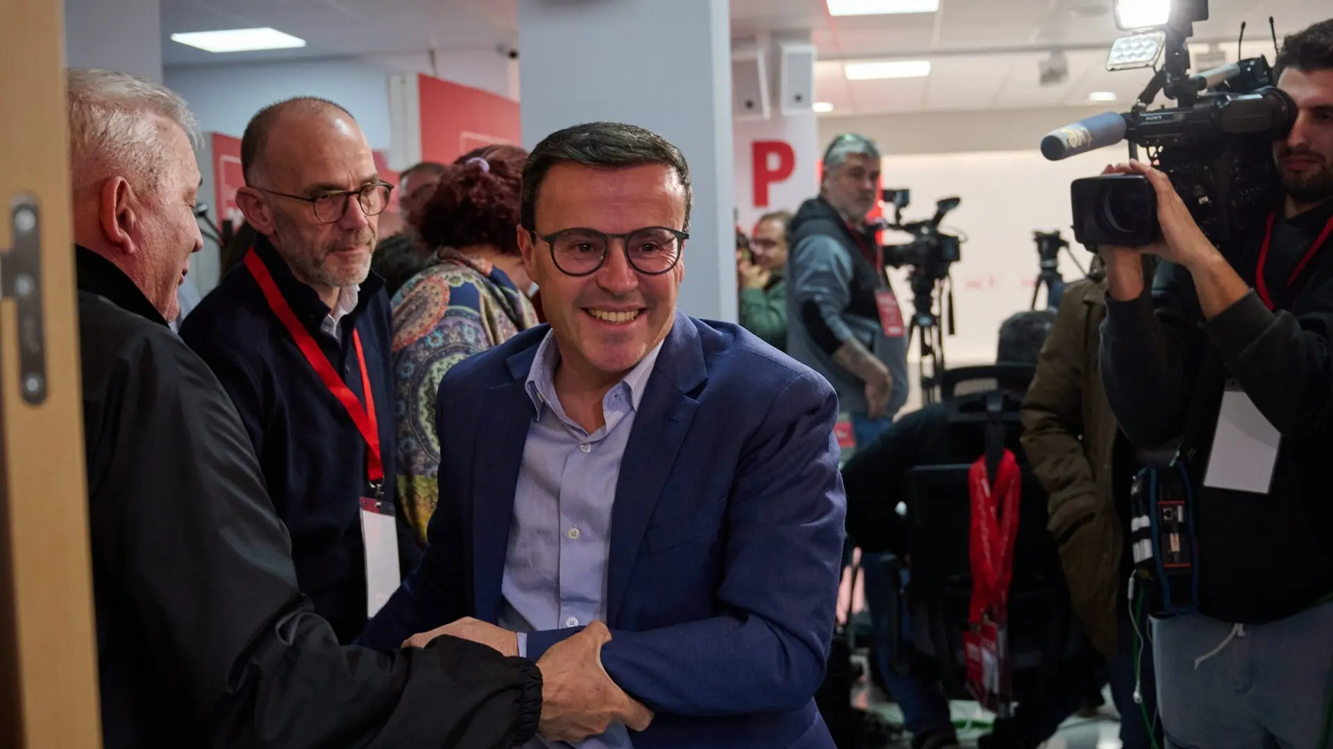 Fotos | Seguimiento del sondeo de las elecciones en Extremadura | Imágenes