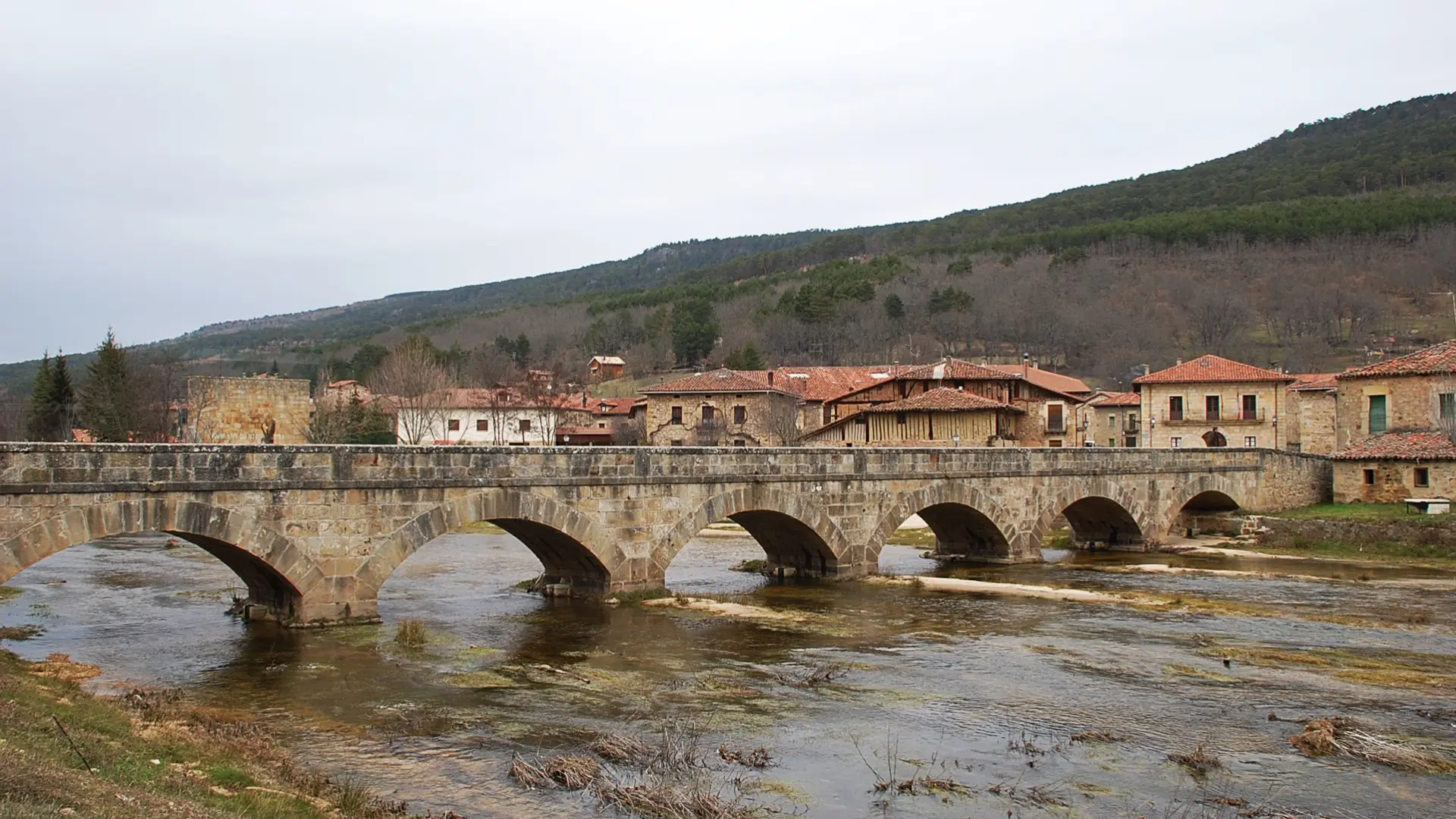El pueblo más pequeño de Soria está cerca de Aragón y es todo un ...