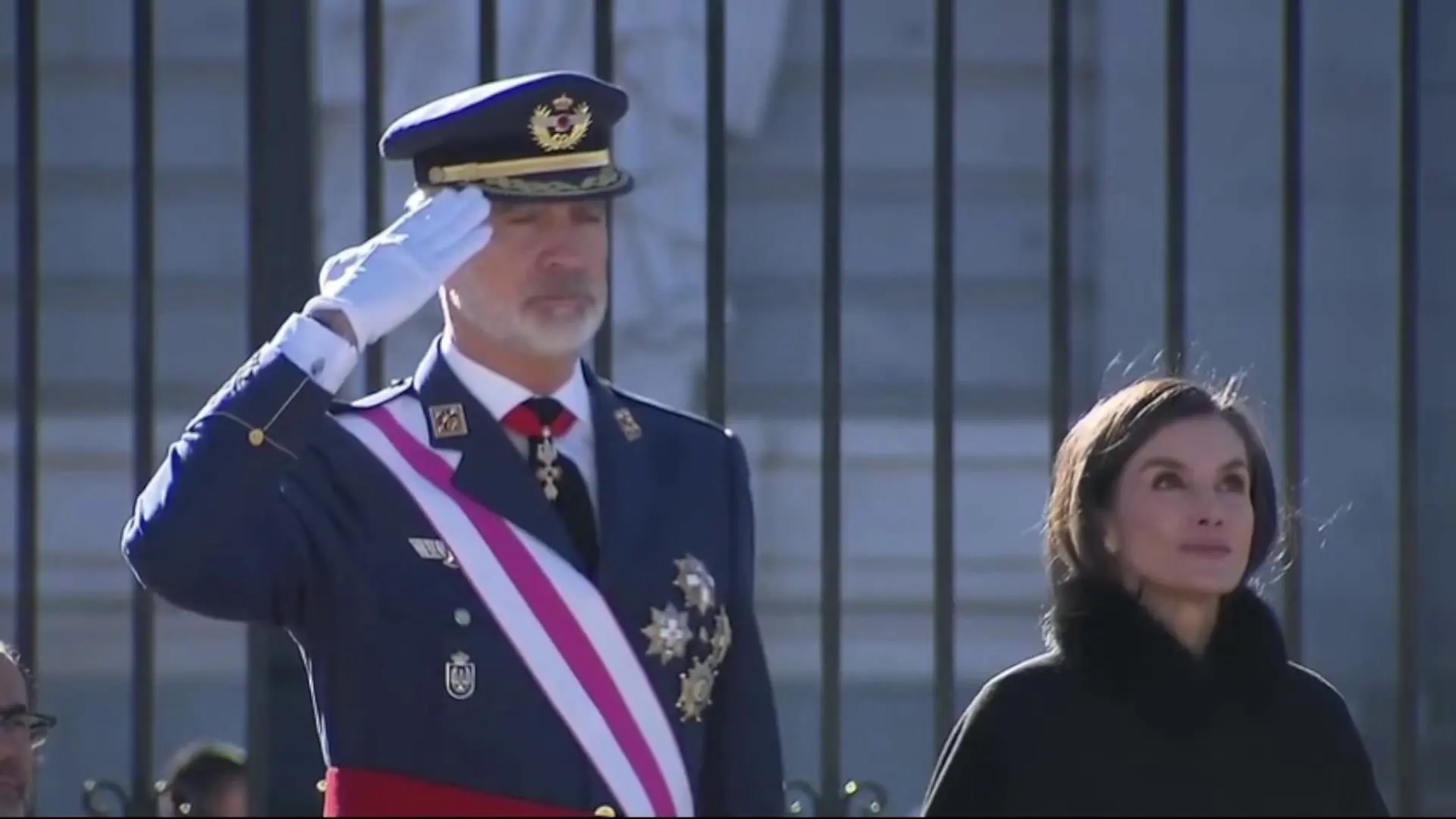 El rey Felipe VI y la princesa Leonor, tándem militar frente a una ...