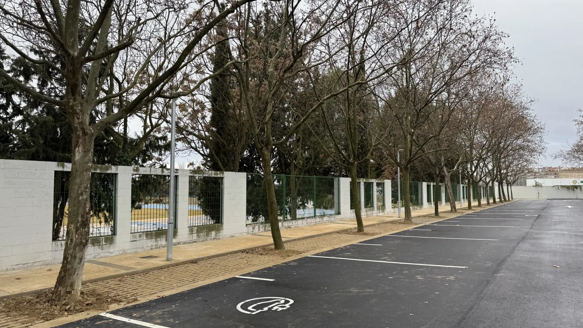 El nuevo aparcamiento disuasorio de Huesca abre al público tras ...