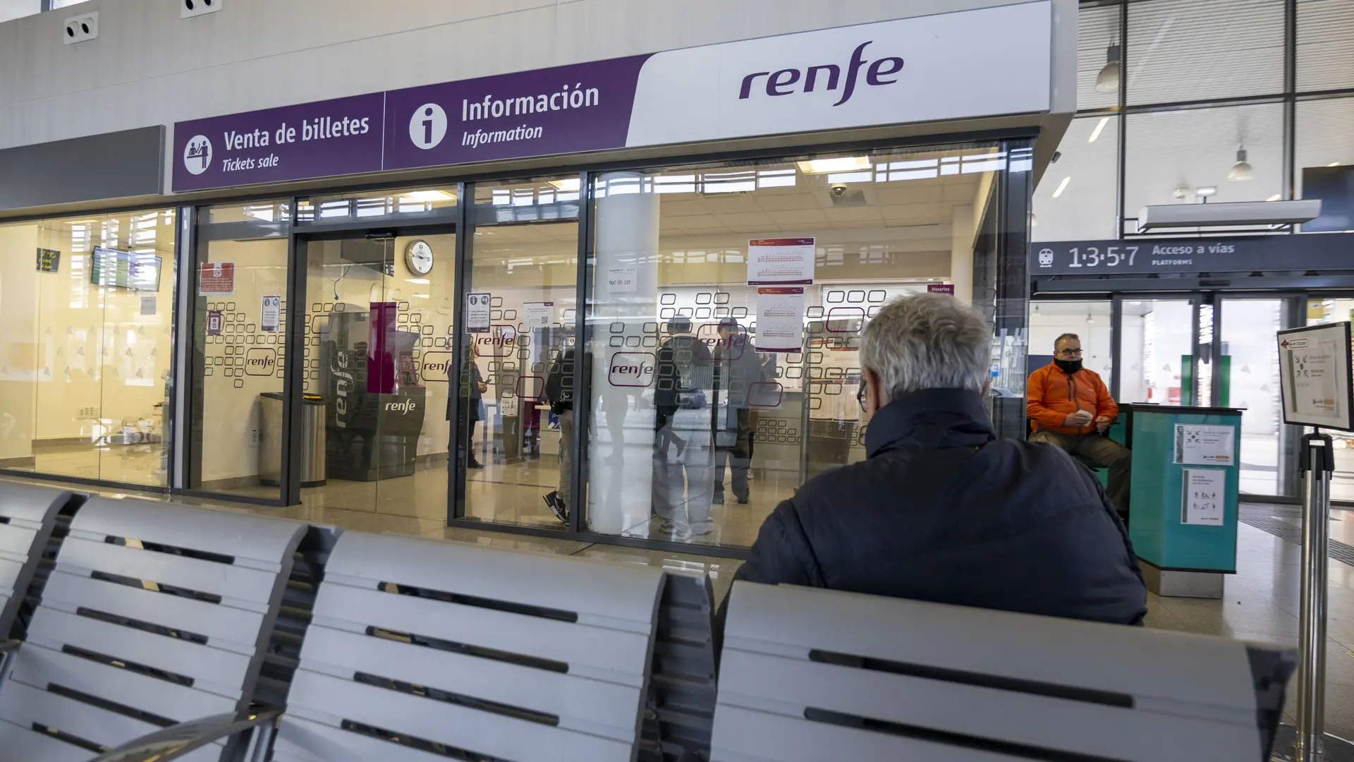 Incertidumbre, tristeza y rabia en Atocha tras el accidente de Adamuz ...