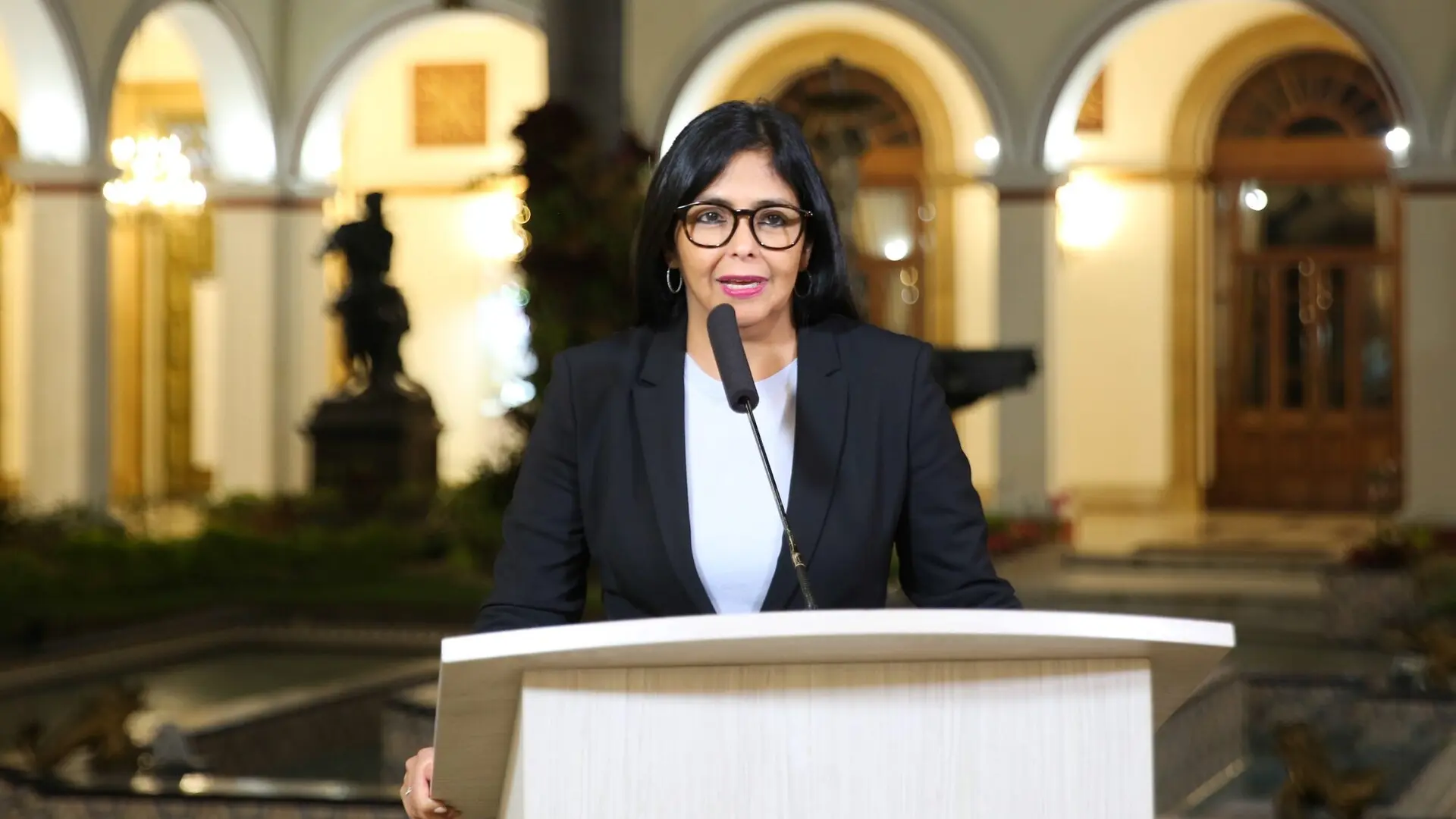 Delcy Rodríguez dice que Venezuela "no acepta órdenes de ningún factor ...