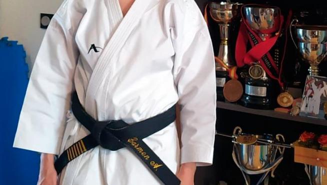 Carmen García Alcay, la única karateca aragonesa cinturón negro 7º dan ...