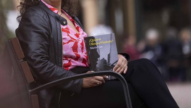 La escritora zaragoza María Frisa publica su nueva novela: '¿Quién es ...