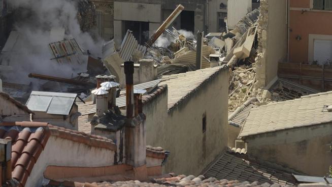 Entre cuatro y diez personas continúan atrapadas en el edificio derrumbado en Marsella