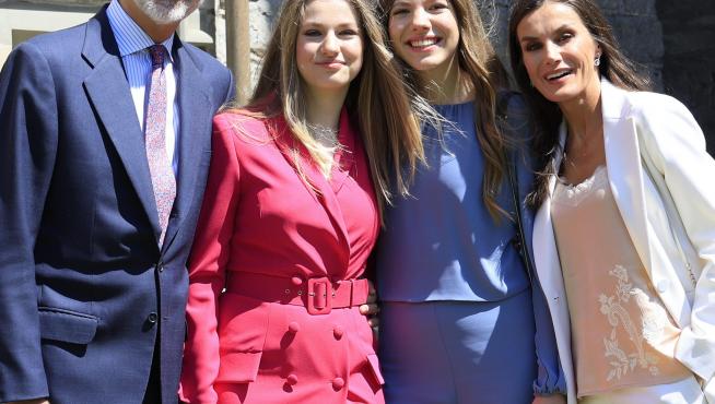 Leonor se gradúa en el internado de Gales acompañada por los Reyes y la infanta Sofía