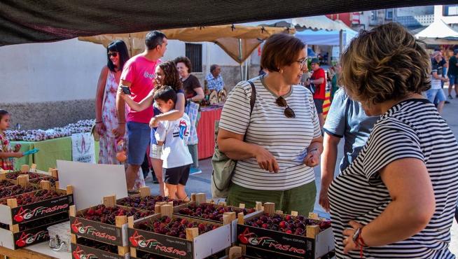 El Frasno presume de cerezas en la decimocuarta edición de su feria local