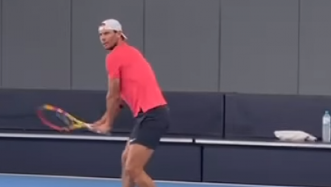 Rafa Nadal vuelve a dejarse ver sobre una pista