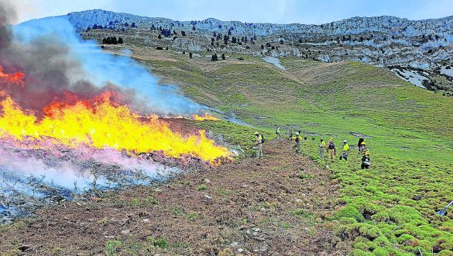 Quemas de alta montaña para frenar los grandes incendios