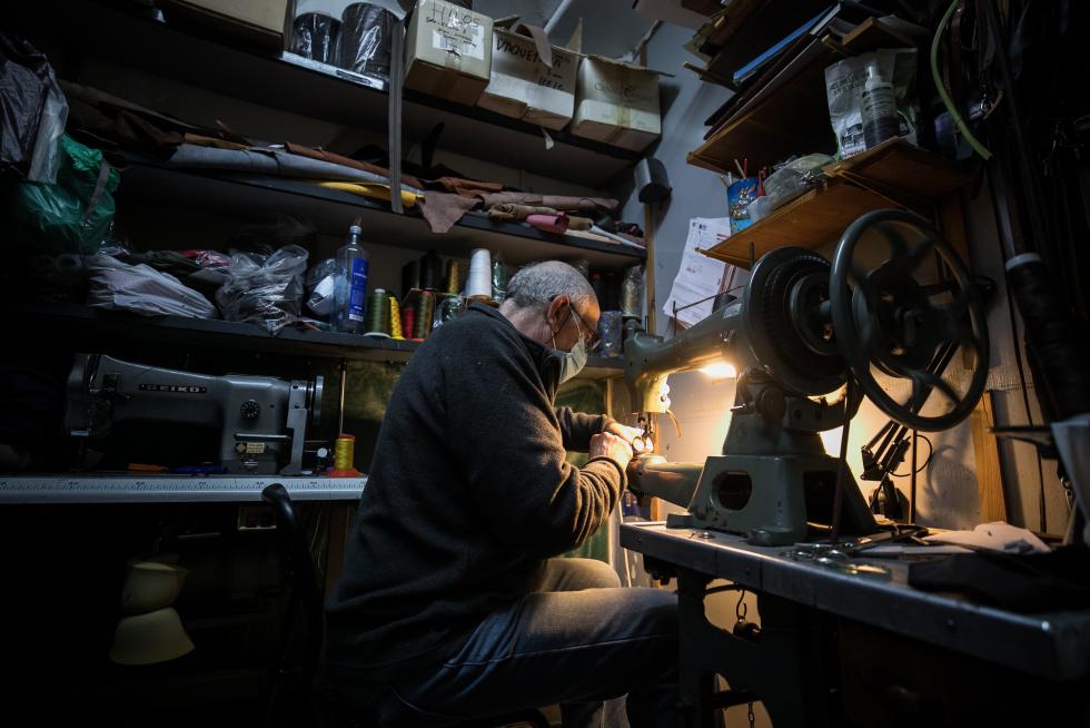Fotos: Fotos del oficio del guarnicionero en Zaragoza | Imágenes
