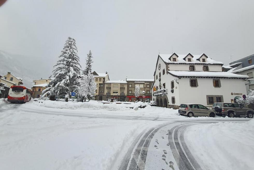 Fotos: Nieve en Huesca la víspera de Nochevieja | Imágenes