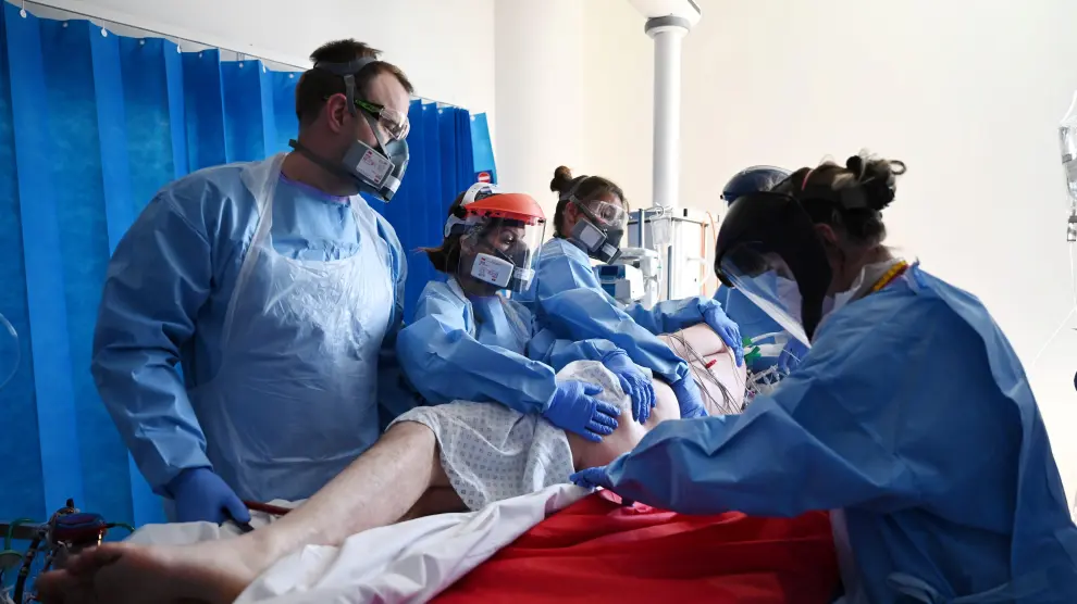 Sanitarios españoles en R.Unido, agotados por la covid y enojados con ...