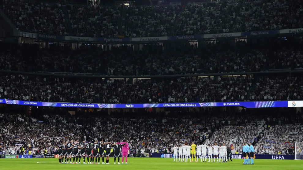 Enganchón de Carvajal y Saka en el partido Real Madrid-Arsenal de la ...