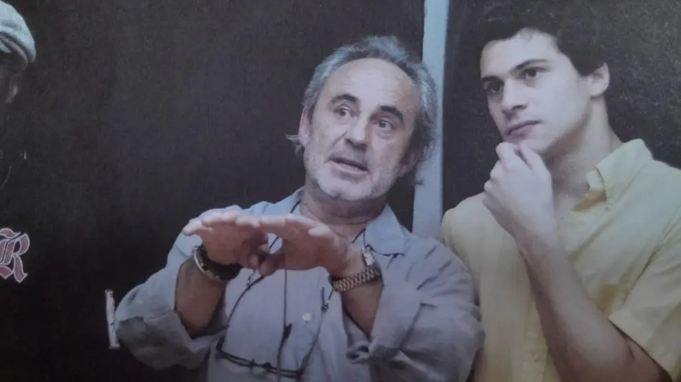 Javier Carrera: "De mi padre, aprendí lo asombroso que es el arte y crear algo valioso de la nada"