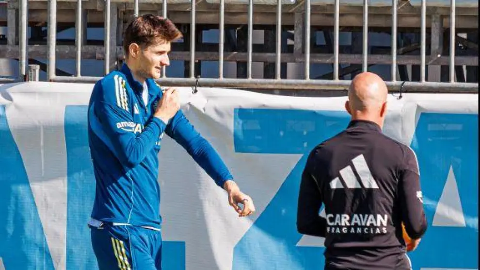 Kosa, central del Real Zaragoza, pisa el césped tras su operación de rodilla hace dos meses