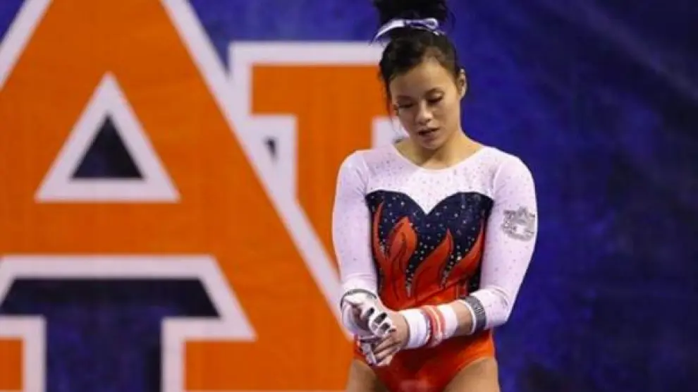 Samantha Cerio, la gimnasta que se rompe las dos piernas en un ejercicio