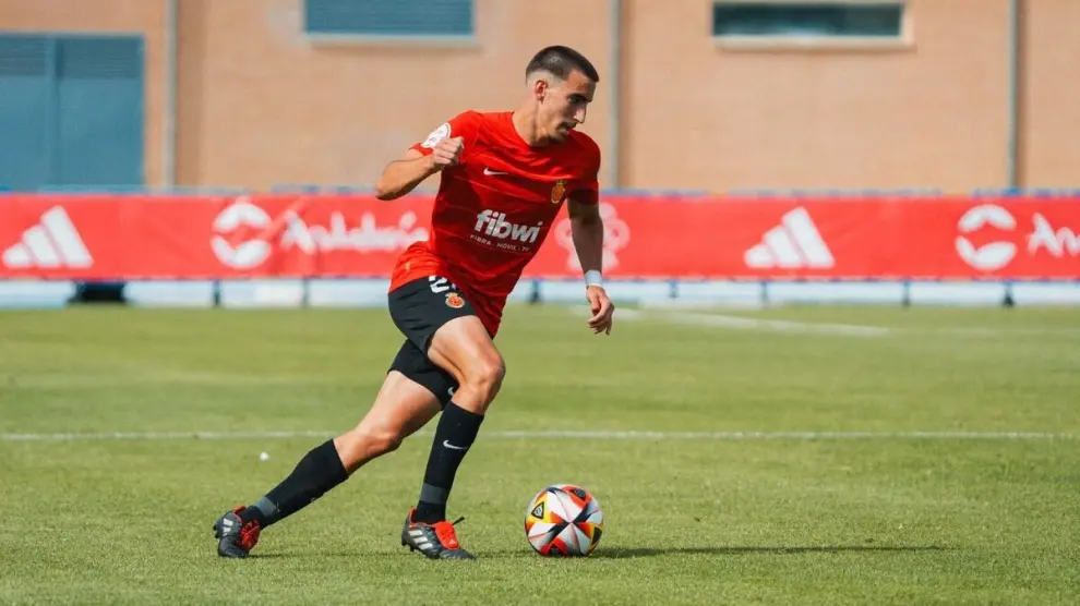 El filial azulgrana no levanta el pie del acelerador y ata a Raúl Alarcón