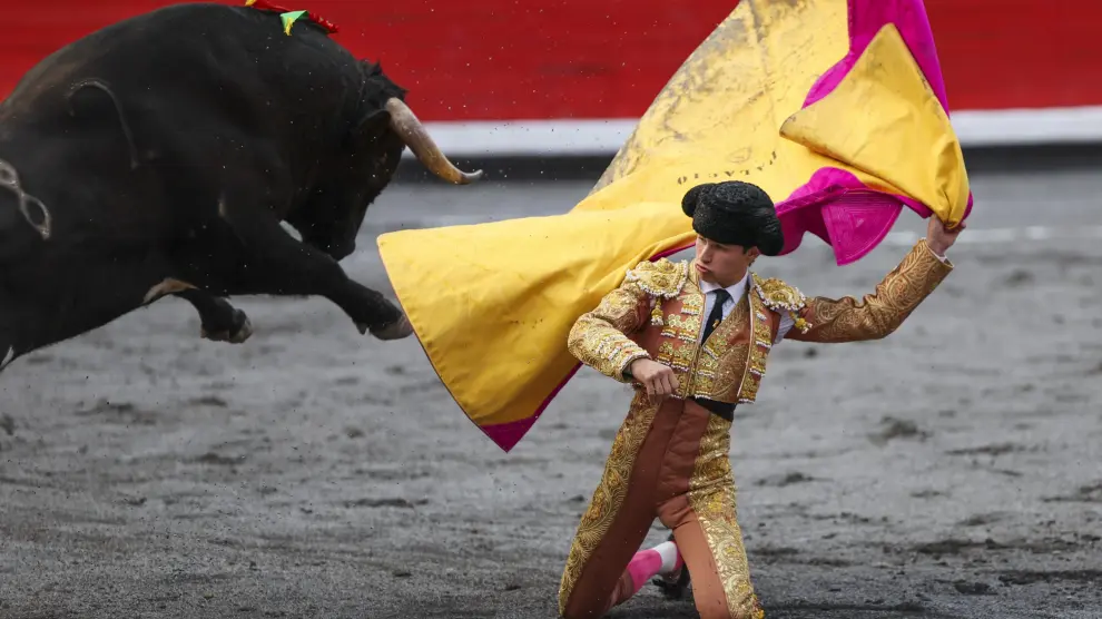 El aragonés Aarón Palacio muestra en Bilbao sus armas de figura de los ...