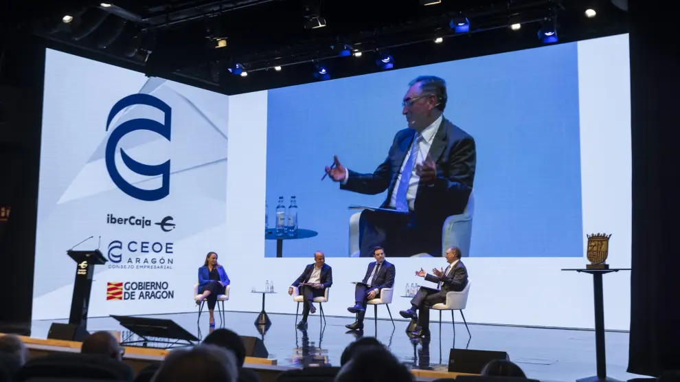 Los empresarios piden defender un Aragón que "está de moda"