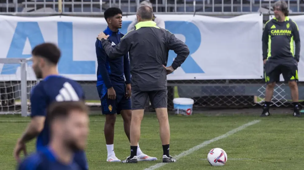 Las alineaciones del Tenerife-Real Zaragoza, un giro de tuerca de Víctor