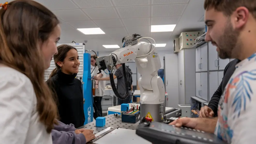 Más de 100 alumnas de 16 centros educativos forman parte del programa ...