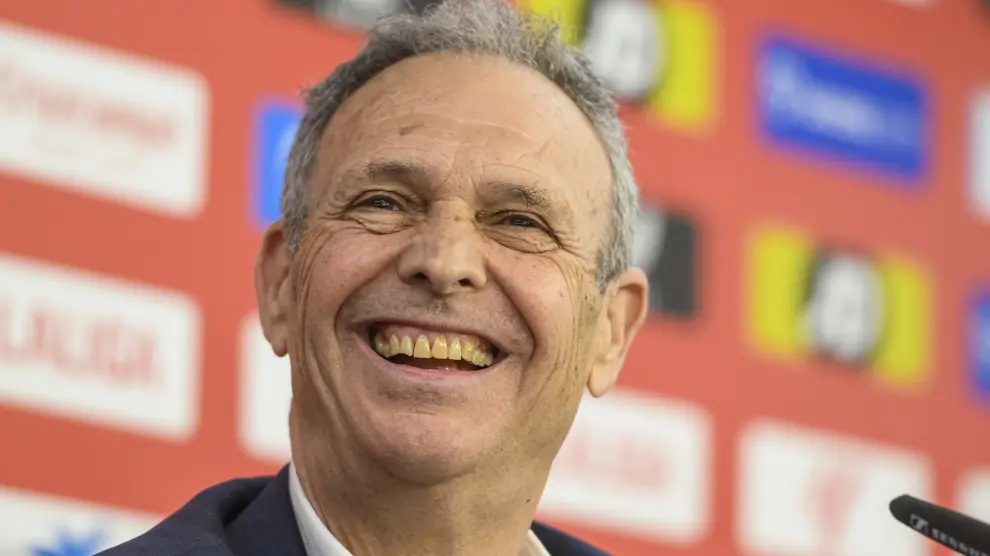 Joaquín Caparrós vuelve al Sevilla "con la misma energía" que el primer día