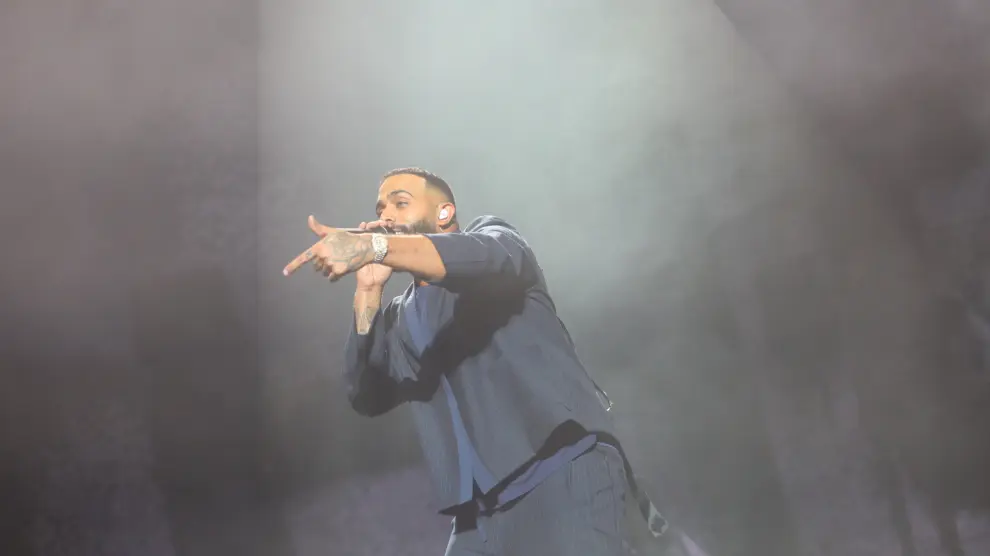 Eladio Carrión seduce a su público en el Príncipe Felipe y lo pone a ...