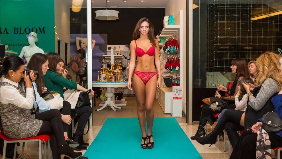 Desfile de lencería de Alma Bloom