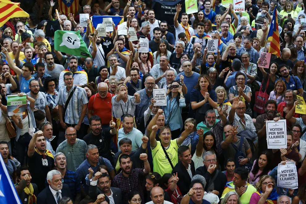 Cientos de personas protestan en las calles de Barcelona