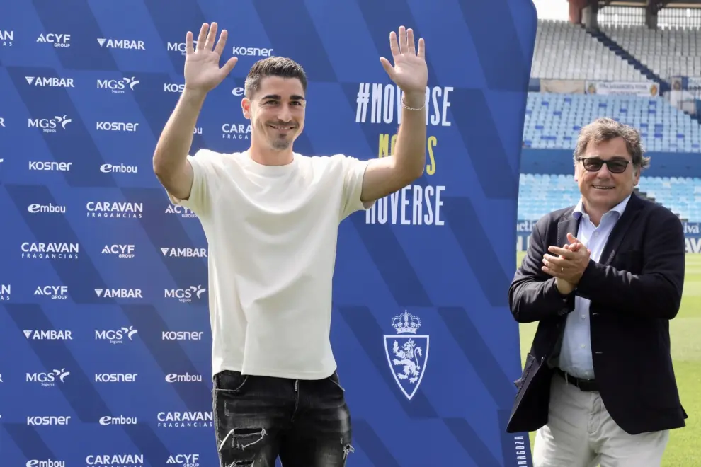 Fotos de la presentación de Toni Moya, nuevo jugador del Real Zaragoza ...