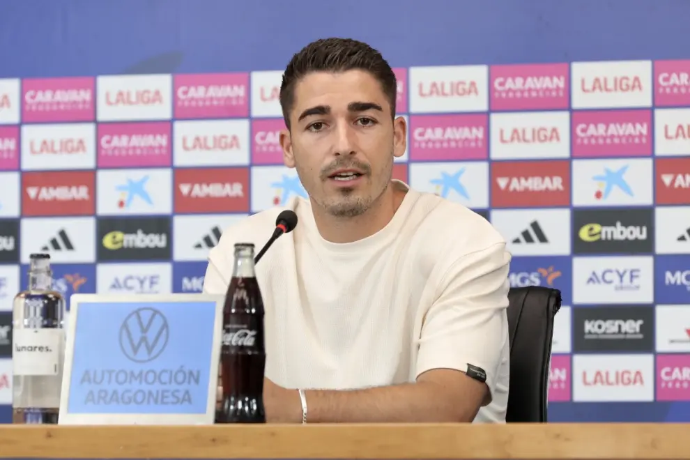 Fotos de la presentación de Toni Moya, nuevo jugador del Real Zaragoza ...