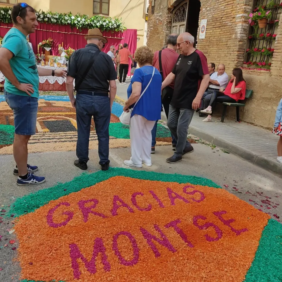 Así ha confeccionado Tamarite de Litera sus famosas alfombras | Imágenes