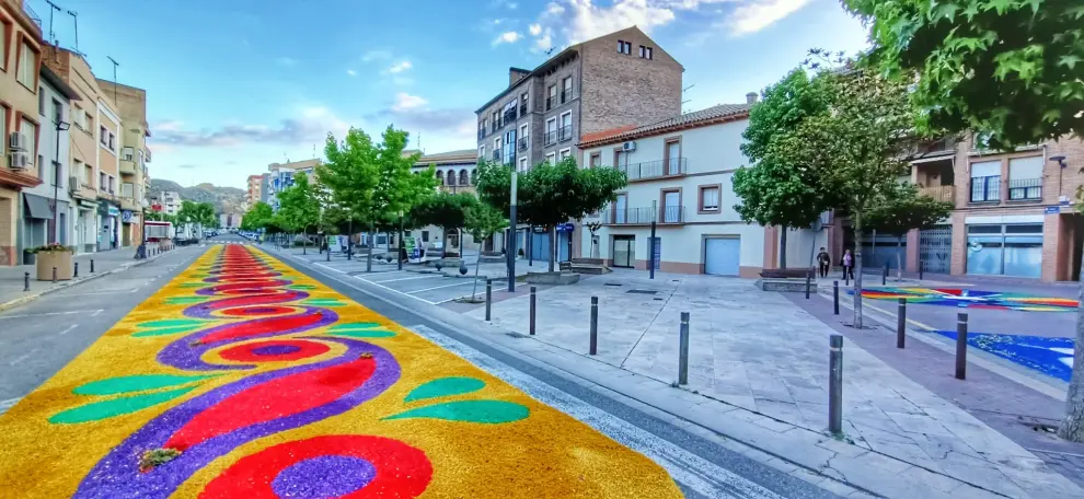 Así ha confeccionado Tamarite de Litera sus famosas alfombras | Imágenes