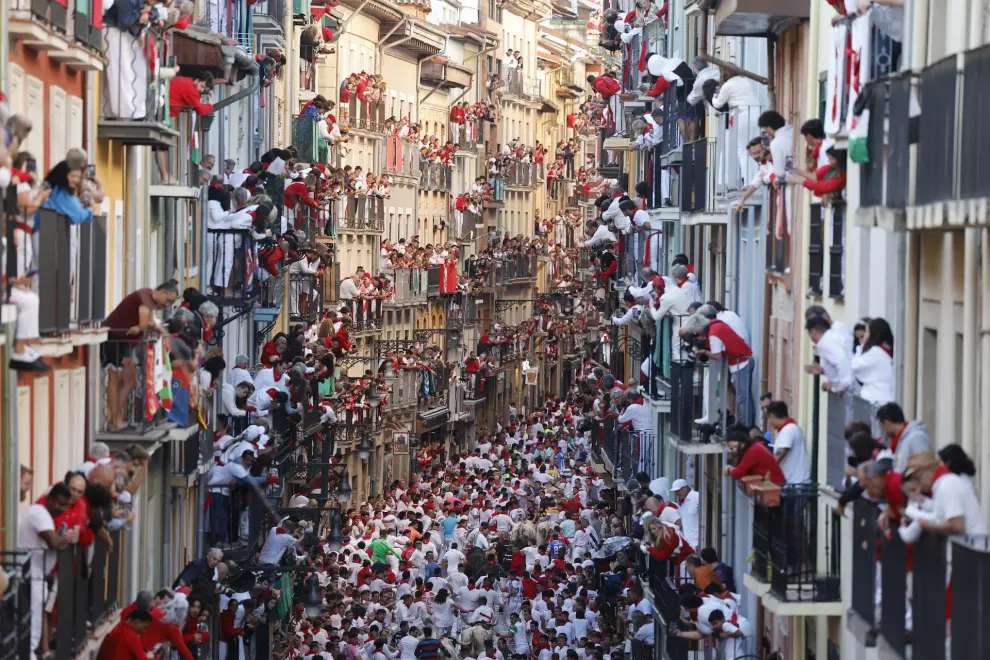 Las mejores imágenes del primer encierro de San Fermín 2024 | Imágenes