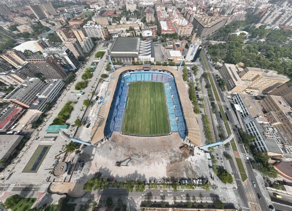 Imágenes de las obras de demolición de La Romareda, vistas desde el aire | Imágenes