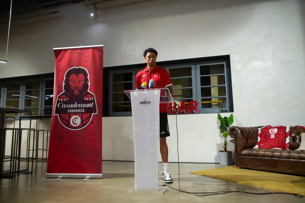 Fotos de la presentación de AJ Slaughter, nuevo jugador del Casademont ...