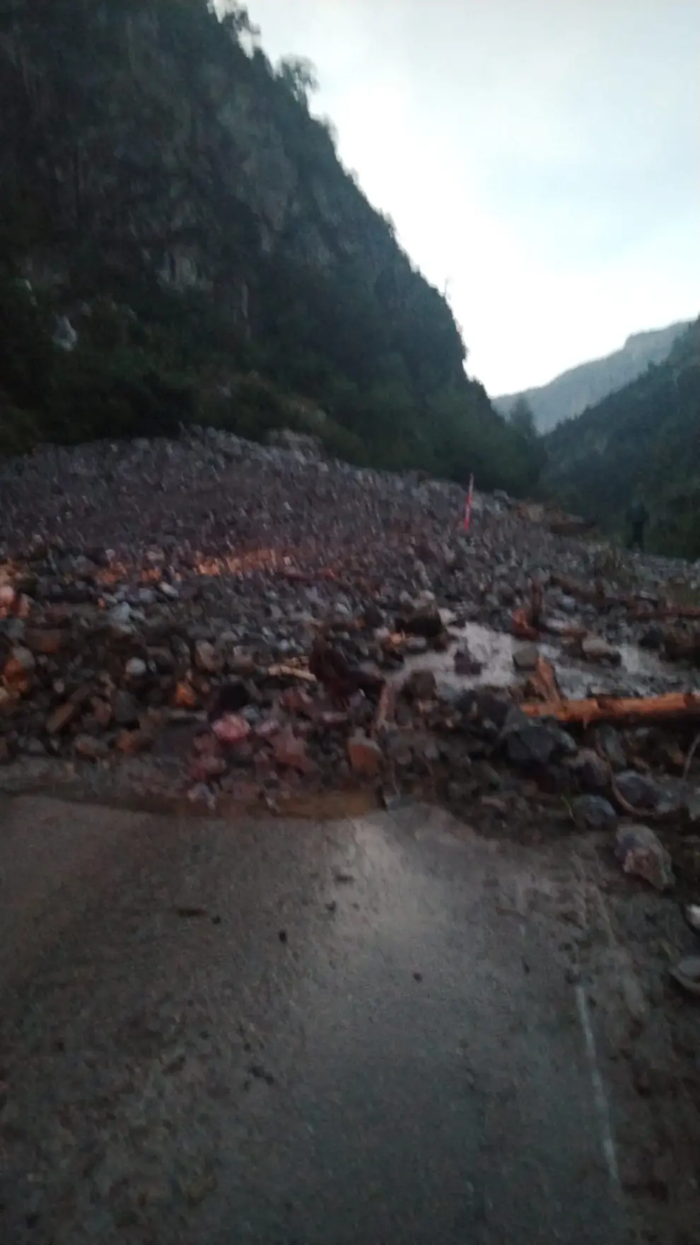 Así vivieron los atrapados la tromba de agua y piedras en Panticosa ...