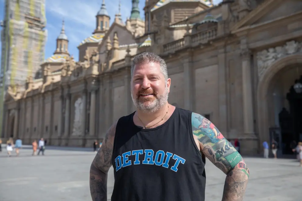 Fotos | Larry Shy Guy en su visita a Zaragoza | Imágenes