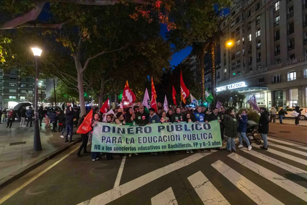 Fotos | Manifestación en defensa de la educación pública en Zaragoza