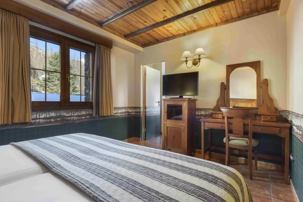 Fotos del hotel a la venta por 4 millones en Sallent de Gállego | Imágenes