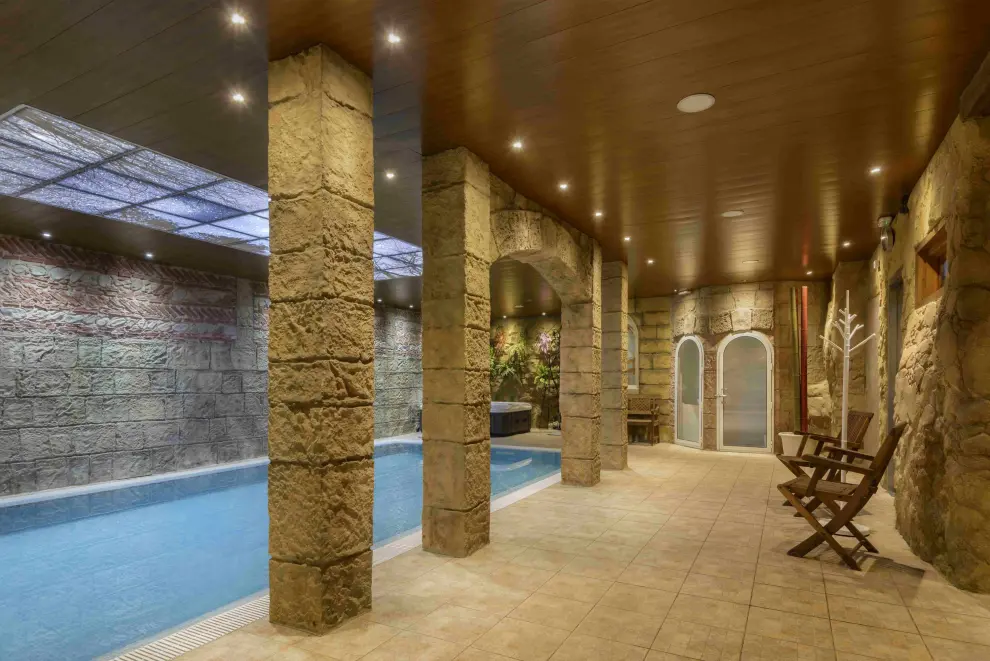 Fotos del hotel a la venta por 4 millones en Sallent de Gállego | Imágenes