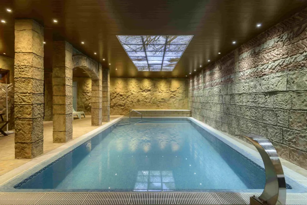 Fotos del hotel a la venta por 4 millones en Sallent de Gállego | Imágenes