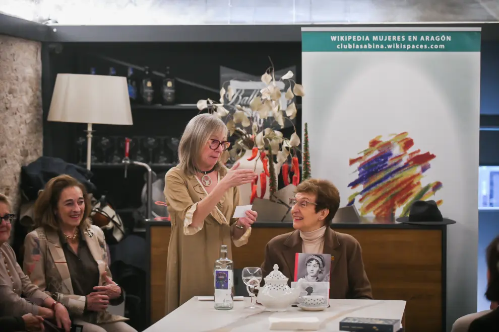 Un té con Jane Austen en un céntrico café de Zaragoza, en fotos | Imágenes