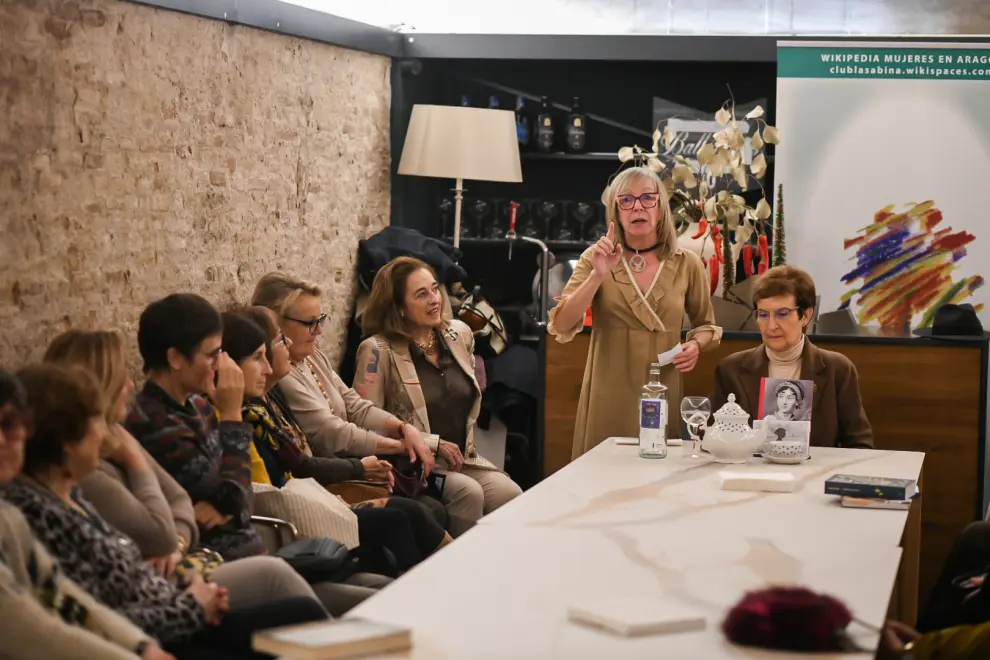 Un té con Jane Austen en un céntrico café de Zaragoza, en fotos | Imágenes