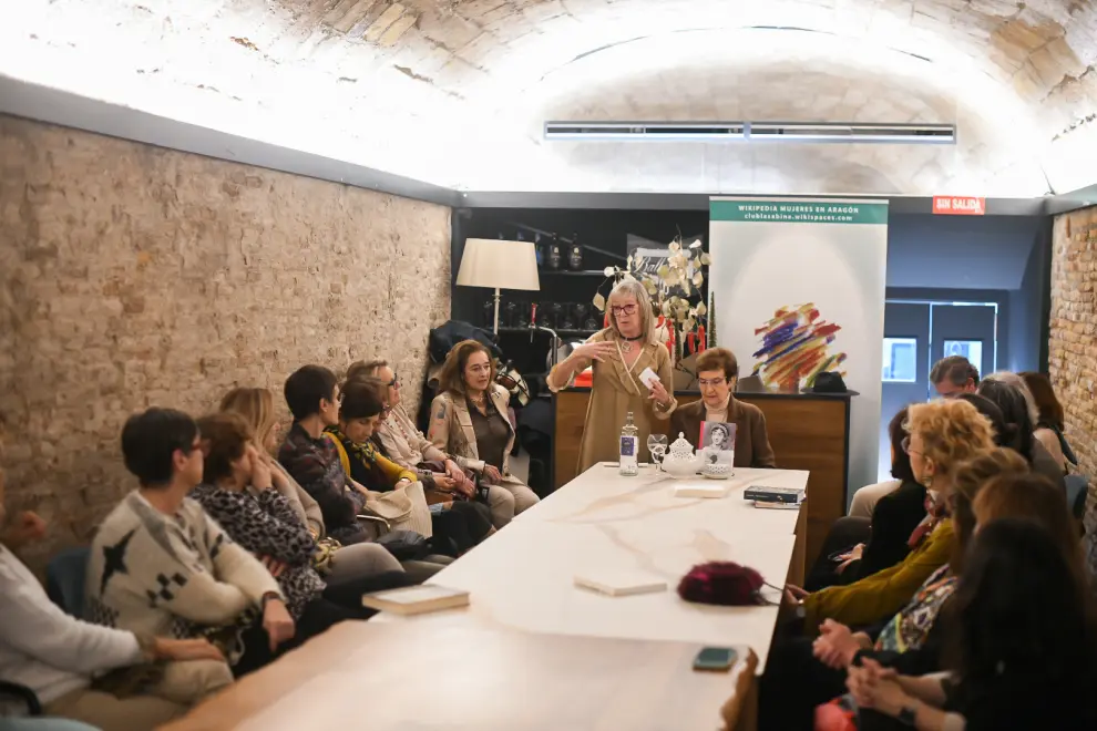 Un té con Jane Austen en un céntrico café de Zaragoza, en fotos | Imágenes