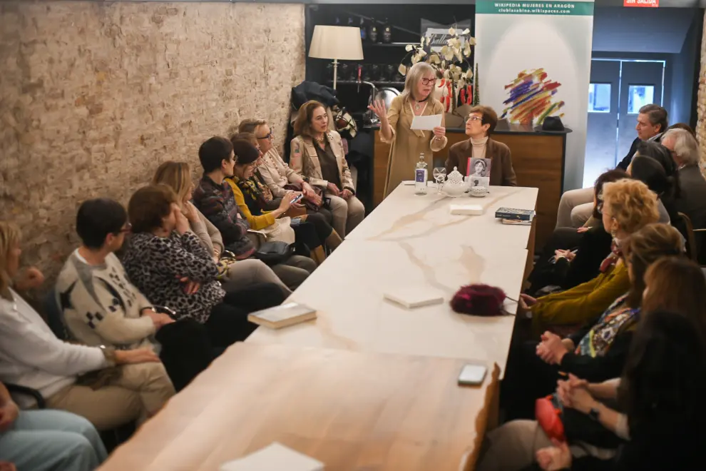 Un té con Jane Austen en un céntrico café de Zaragoza, en fotos | Imágenes