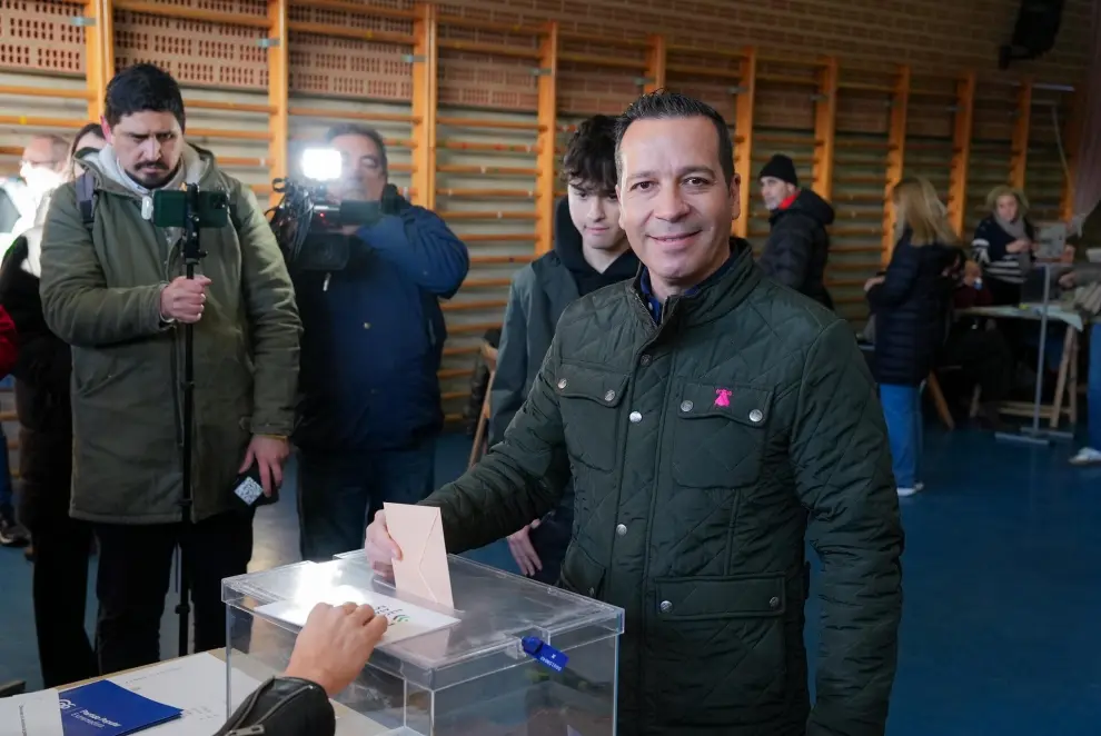 Fotos | Seguimiento del sondeo de las elecciones en Extremadura | Imágenes