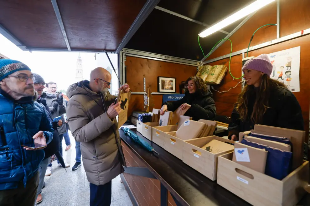 Fotos | 'Libros que Importan' regresa a la plaza del Pilar | Imágenes