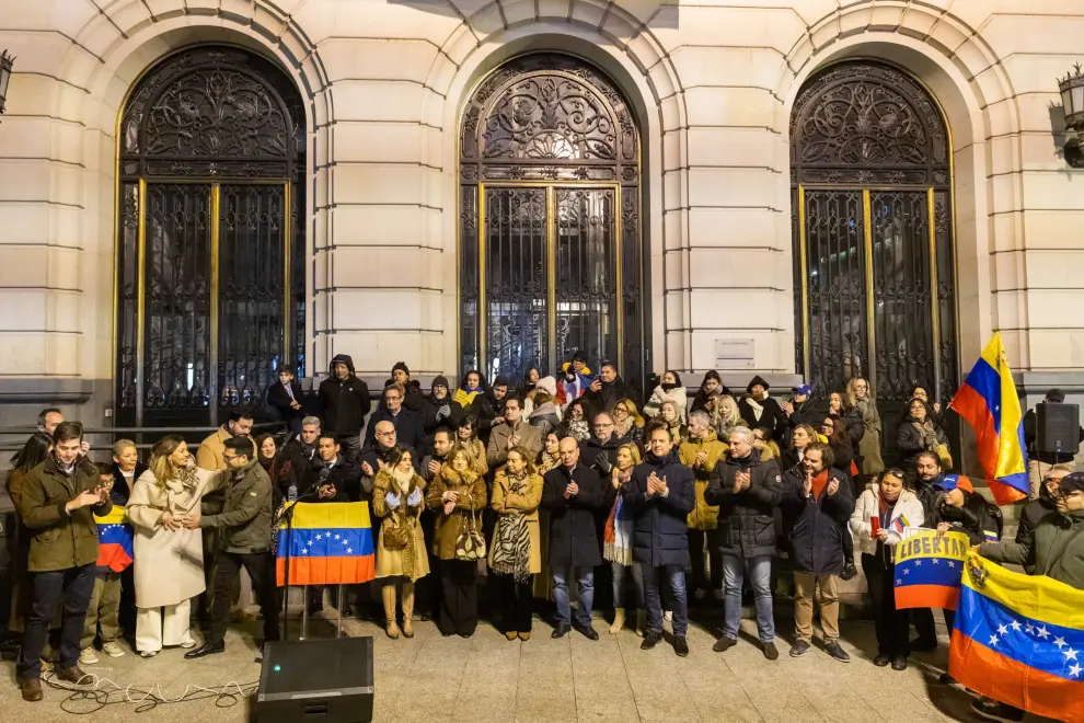 Fotos| La comunidad venezolana celebra en Zaragoza la caída de Maduro ...