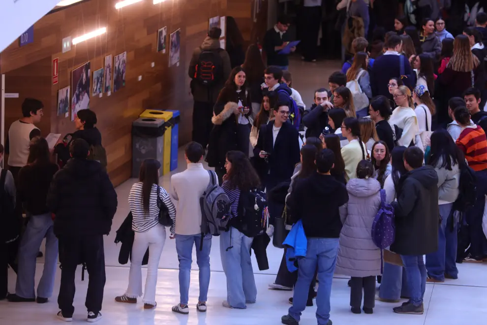 Fotos | Gran simulacro del examen mir, en la facultad de Educación de ...